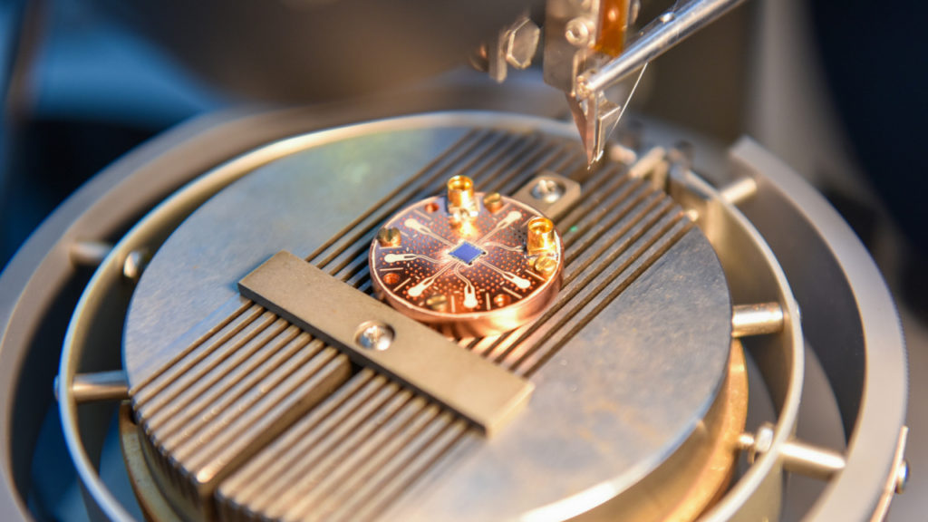 Russian Quantum Computer Amplifier Microchip – BattleForWorld